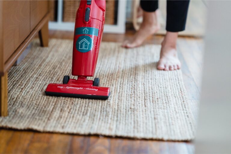 How Does a Vacuum Cleaner Work? - 2025